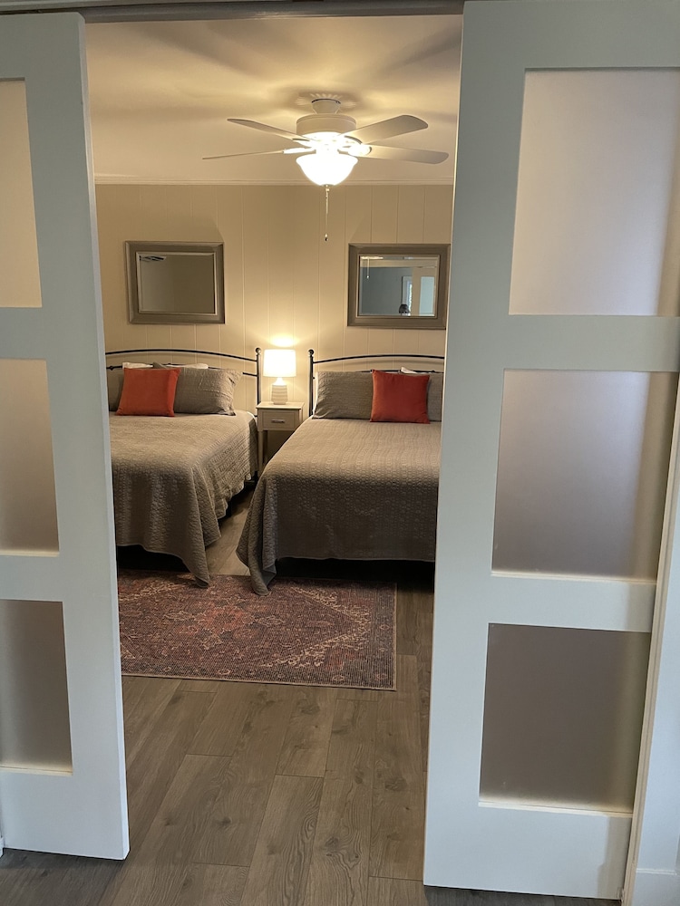Fresh Updated Detached Guest Cottage 7 Min To Ntl. Forest & Downtown Brevard - Brevard, NC