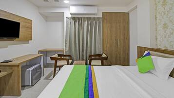 Quarto standard | Escrivaninha, ferros/tábuas de passar roupa