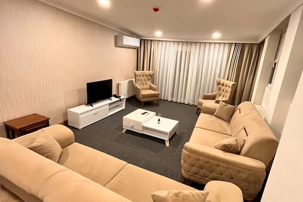 Cobertura exclusiva, 1 quarto | Área de estar | TV LCD 80 cm com canais via satélite