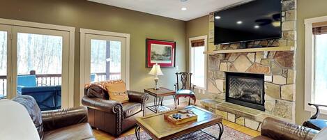 Casa (3 Bedrooms) | Área de estar | TV, lareira