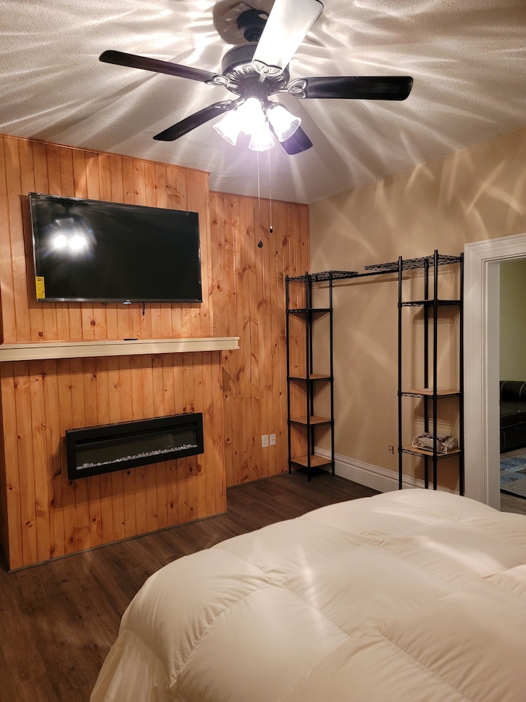 8 Min From Downtown, 13 Min From Airport - Heinz Field (Acrisure Stadium)