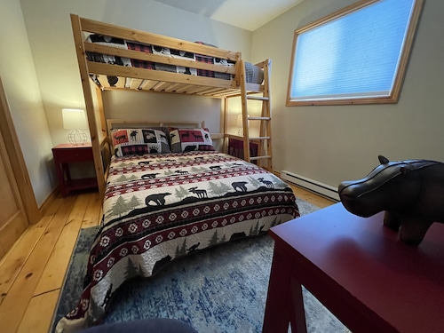 Private Waterfront Cottage / 3-bedroom / Hot Tub - Huntsville