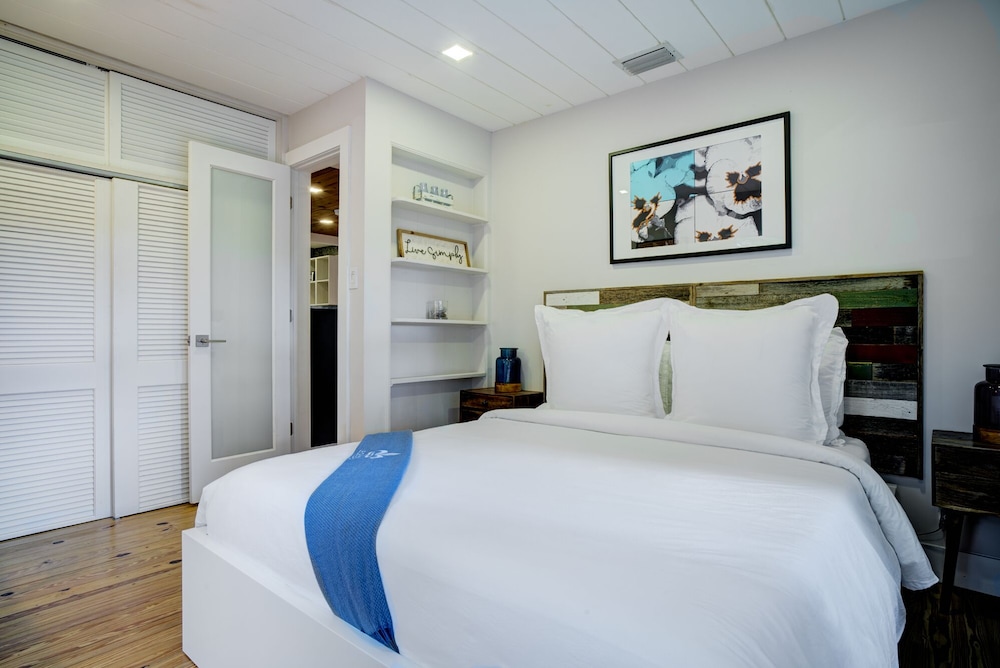 Fabulous Bungalow W/outdoor Eden Mins From Beach - Fort Lauderdale