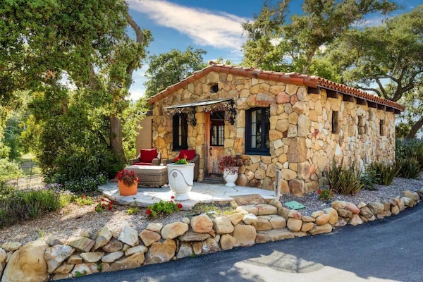 Papillion Rouge Stone Cottage - Buellton, CA