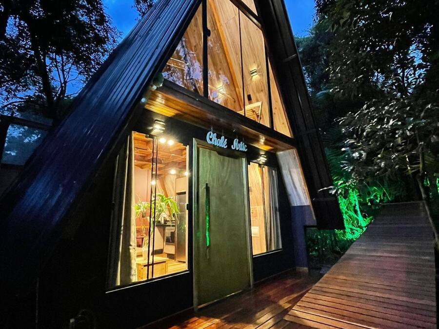 Chalé de Luxo | Roupa hipoalergénica, minibar, com decoração personalizada