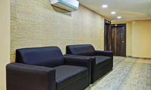 Área de estar no saguão