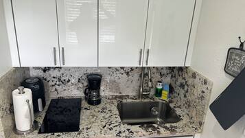 Estúdio, 1 quarto, varanda | Cozinha privada