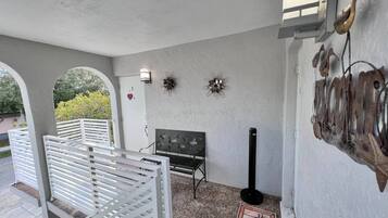 Apartamento, 2 quartos, terraço, vista para a cidade | Sacada