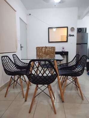 Condo, 2 quartos, varanda, vista para o jardim | Opções para refeição