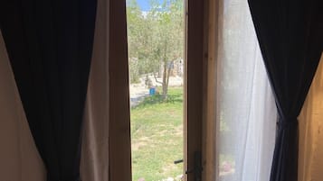 Quarto triplo conforto, vista para o pátio, no mezanino | Roupas de cama de algodão egípcio, roupas de cama premium