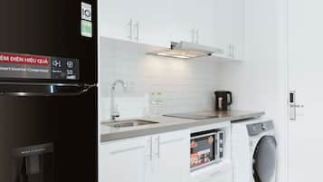 Estúdio Standard | Cozinha privada | Um frigorífico, um micro-ondas, uma placa de cozinha