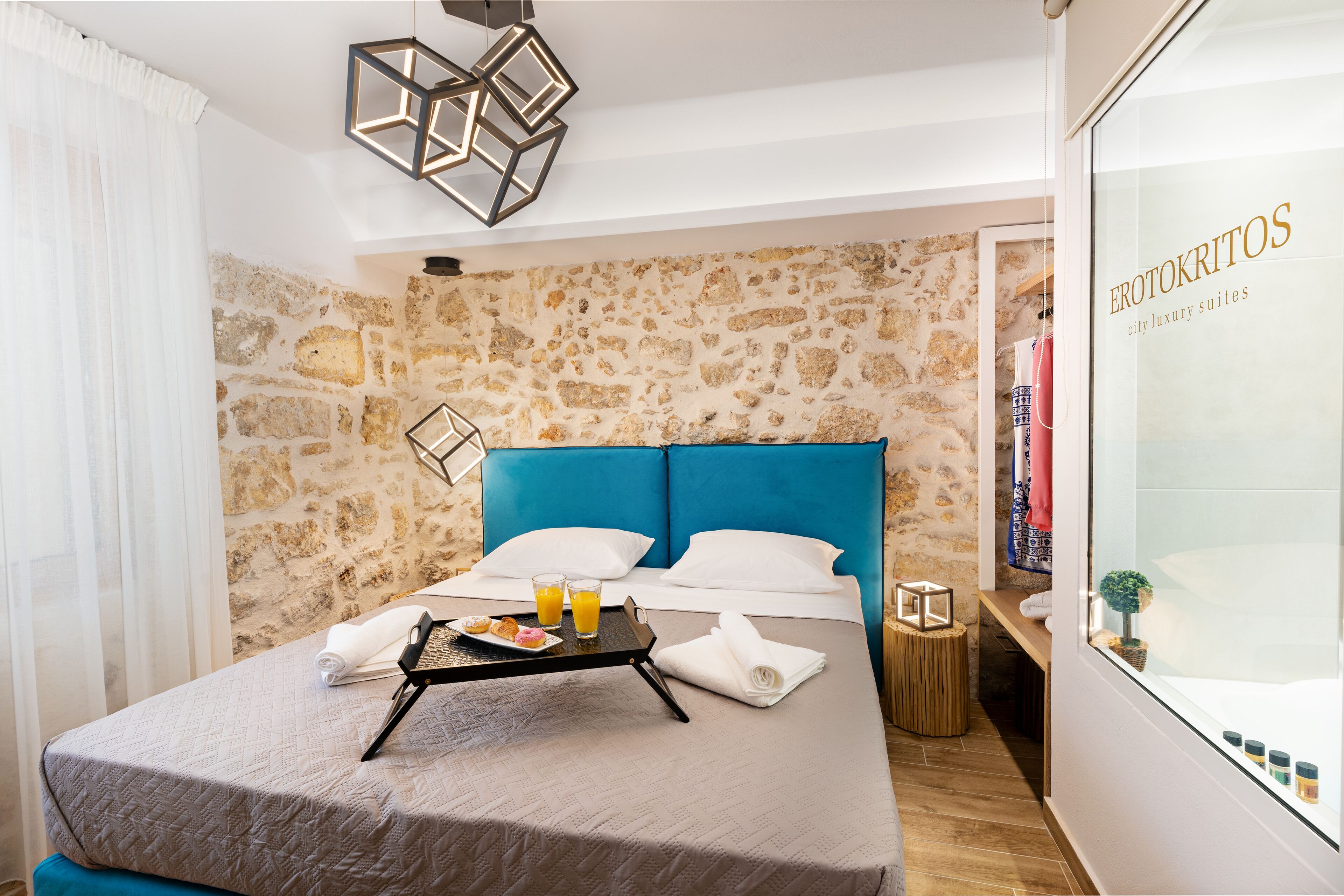 1 quarto, cofres nos quartos, escrivaninha, berços grátis