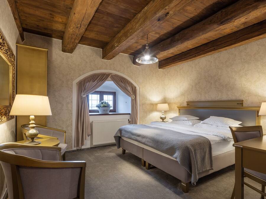 Quarto Duplo Deluxe | Minibar, cofre no quarto, secretária