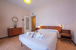 Apartamento Familiar, vários quartos, 2 casas de banho (Tre Balconi Sul Mare Beach) | 3 quartos, secretária adequada para computadores portáteis 
