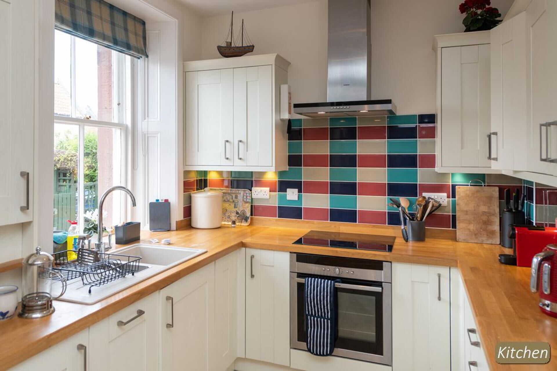 Casa, várias camas | Cozinha privada | Um frigorífico, um micro-ondas, um forno, uma placa de cozinha 