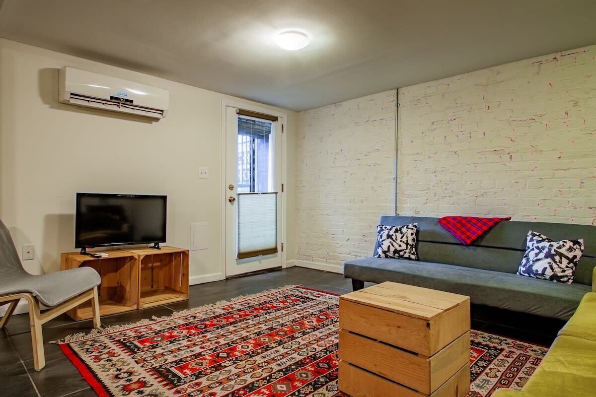 Rest Easy In This Bloomingdale English Basement Near 4 Dc Hospitals - Washington, DC