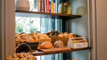Café da manhã com buffet todos os dias mediante uma taxa