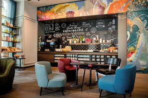 Pequeno-almoço tipo buffet diário mediante uma taxa