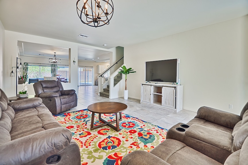 Newly Renovated 2-story 5bedroom 3.5 Bathroom House. - RiSE Festival