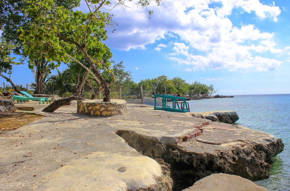 Sativa Cottages - Caribbean