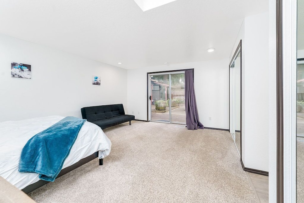 🌟Newly Renov✔️lg Mstr Br✔️3 Br ✔️Wifi ✔️✈️ ✔️ Mall ✔️Ac ✔️Hot Tub🌟 - SeaTac, WA