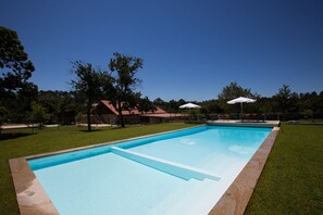 Piscina exterior sazonal 