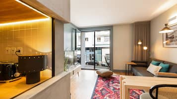 Apartamento premier | Área de estar | TV LCD 43 polegadas com canais a cabo, TV