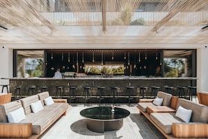 2 bares/lounges, este bar de cocktails, este bar de cocktails