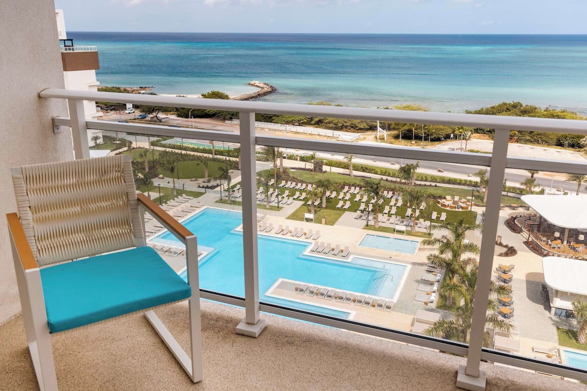 Suíte, 1 cama King, vista para a piscina (1 Bedroom) | Vista do quarto