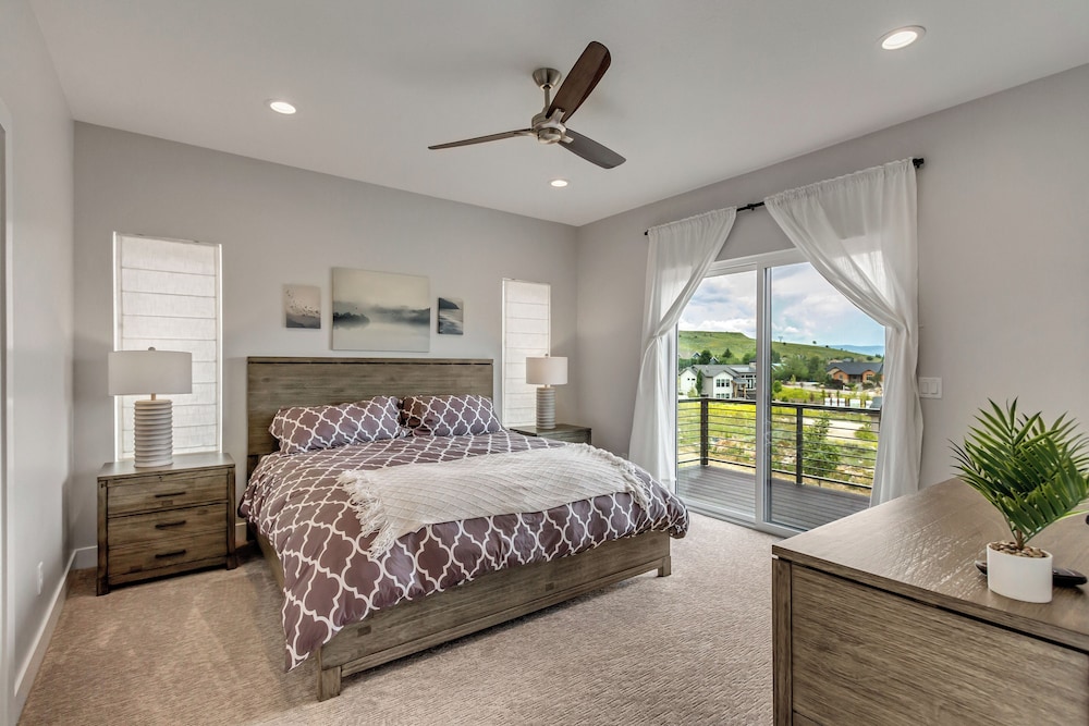 "Powder & Pine" New Mountain And Lake View Home In Eden, Utah - Huntsville, UT