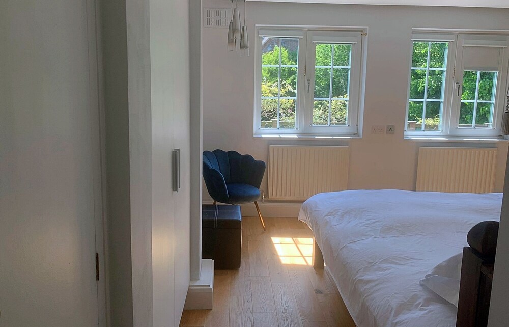 Hampstead Haven - 2br 2ba - Private Deck & 425sqm Garden, Gated Parking - Regent's Park - London