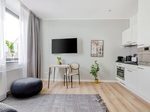 Single Suite | Cozinha privada | Geladeira, máquina de café expresso, cafeteira/chaleira