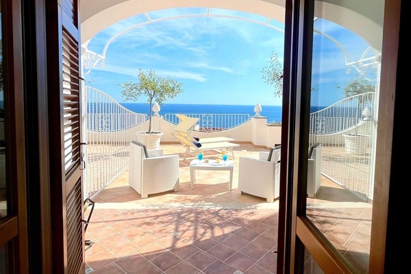 Quarto, 1 cama king-size, banheira de hidromassagem grande, vista para o mar (Terrace) | Terraço/pátio interior