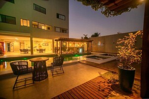 2 bares/lounges, bar molhado