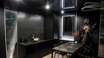 2 quartos, com decoração personalizada, com mobília individualizada