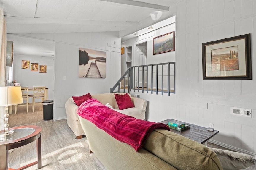 Mountain Vibes - Pleasant Serene Private Townhome - Clayton, NC