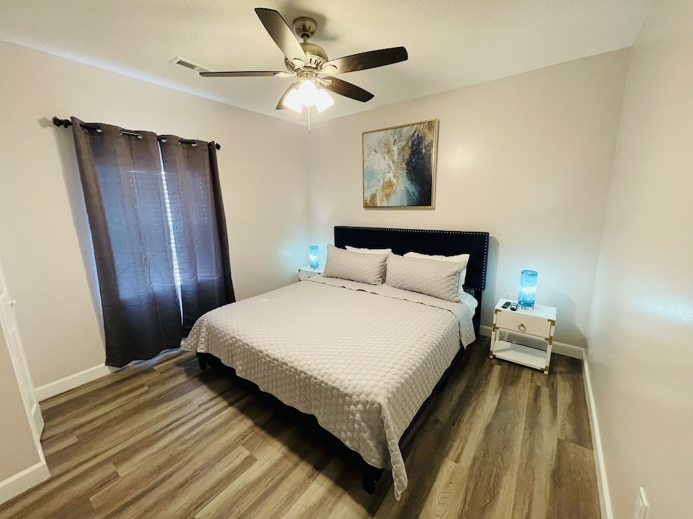 Entire Condominium In The Center Of Pigeon Forge<br>210 - Pigeon Forge, TN