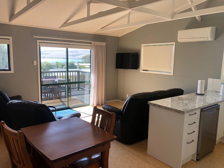 The Kakariki Cottage - Experience All That Aotea Has To Offer - Raglan