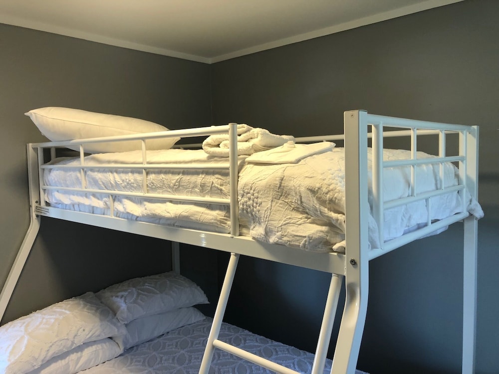 The Kakariki Cottage - Experience All That Aotea Has To Offer - Raglan