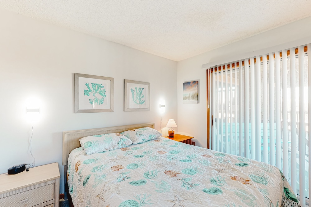 Fantastic Condo Close To Sound And Beach With Wifi, Shared Pool, & Private W/d - Rodanthe, NC