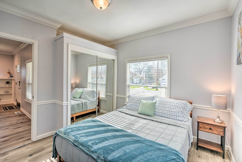 Pet-friendly Sacramento Home ~ 5 To Downtown! - Sacramento, CA