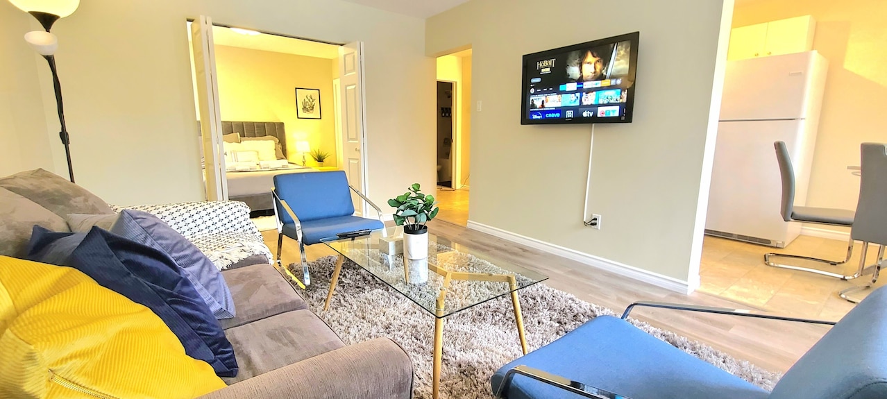 Stylish Condo Off Edmonton's Trendiest Street Next To Best Restaurants - Alberta