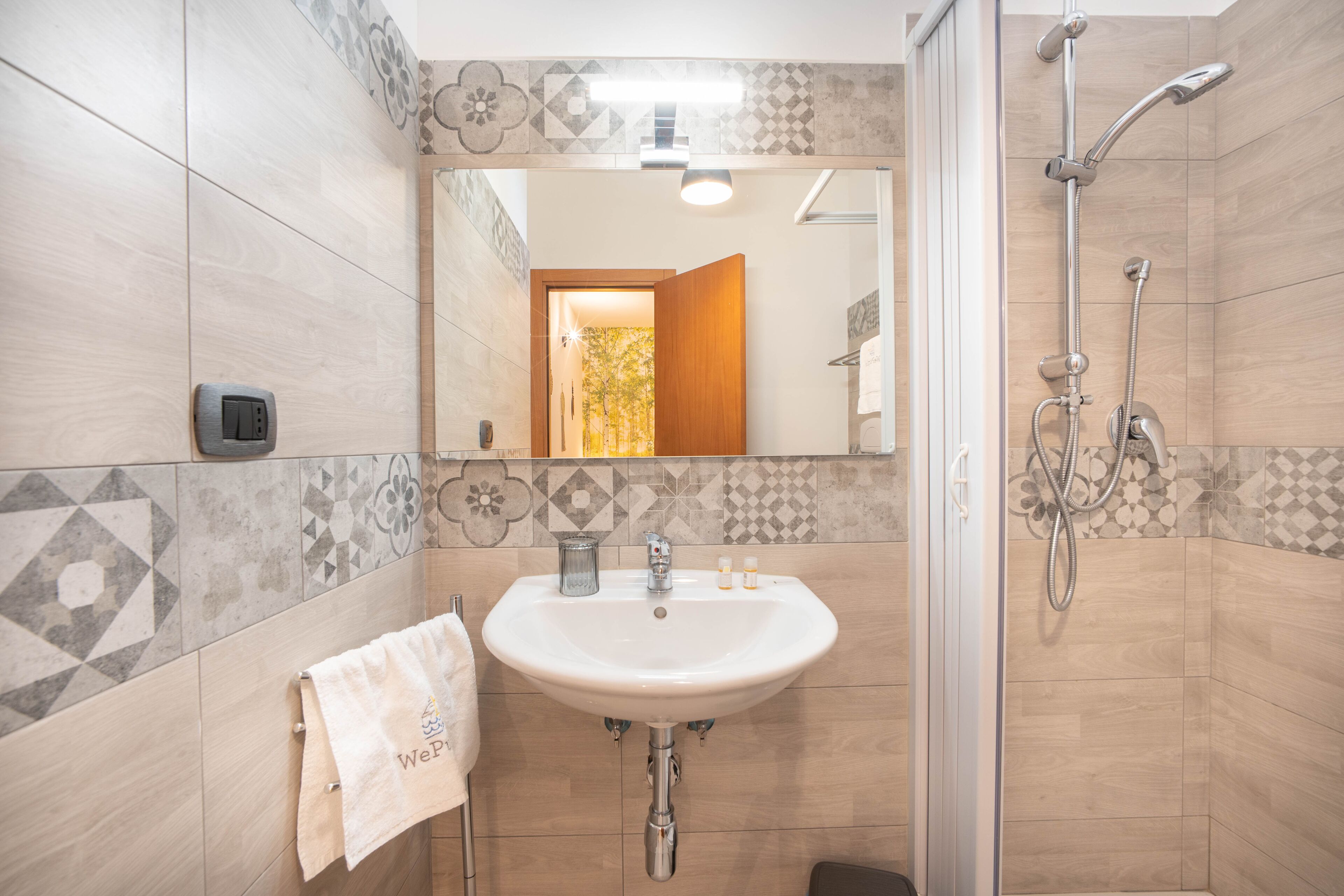Quarto Duplo | Casa de banho | Um polibã, artigos de higiene pessoal grátis, um bidé 