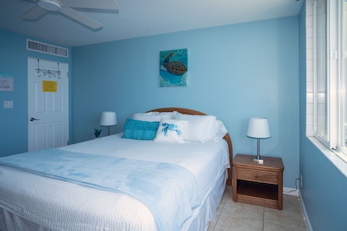 Hale Kona Kai #410 Top Floor, Ocean-front Condo; Walk To Beach & Town, A/c - Kailua-Kona, HI