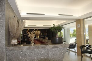 Área de estar no saguão