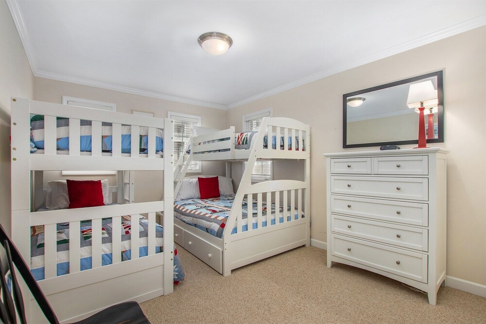 Mariner's Cove 5 | Riverfront Condo With A Pool, Right On The Marina - Van Buren State Park, South Haven Charter Twp