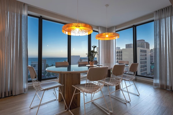 Three Bedroom Penthouse | Sala de jantar