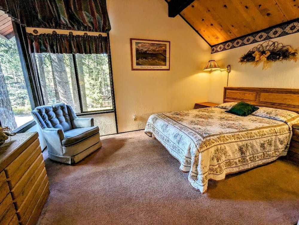 Cozy Townhouse At The Base Of Snow Summit Ski Resort. - Big Bear Lake, CA