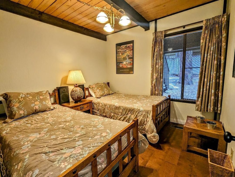 2.5 Bedroom Townhouse At The Base Of Snow Summit Ski Resort! - California