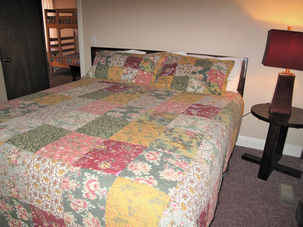 Forest View Townhouse At The Base Of Snow Summit Ski Resort! - Big Bear, CA